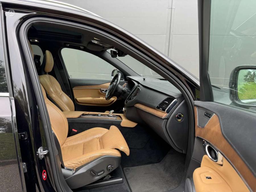 Brown Volvo XC90 2015 in Alytus, with an engine capacity of 2.00 L and mileage of 284 thousand km for 16950 €, photo 10 on AUTOMOTO.COM.LV