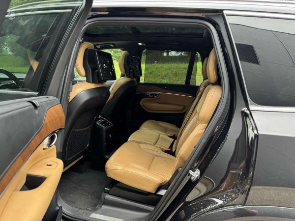Brūns Volvo XC90 2015 Alīta, ar dzinēja tilpumu 2.00 L un nobraukumu 284 tūkst. km par 16950 €, foto 10 vietnē AUTOMOTO.COM.LV