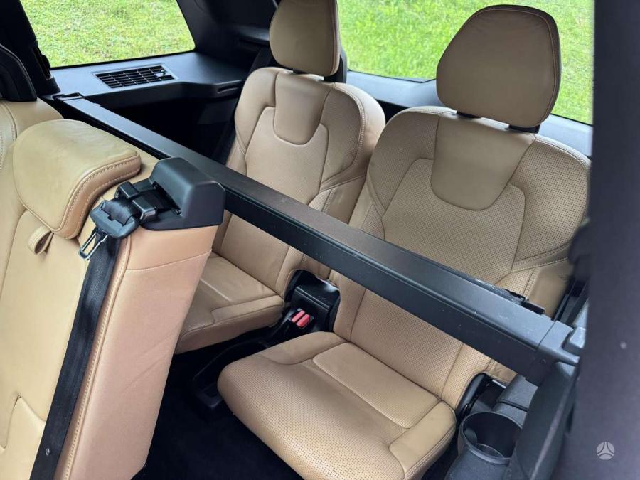 Brown Volvo XC90 2015 in Alytus, with an engine capacity of 2.00 L and mileage of 284 thousand km for 16950 €, photo 12 on AUTOMOTO.COM.LV
