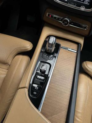Brown Volvo XC90 2015 in Alytus, with an engine capacity of 2.00 L and mileage of 284 thousand km for 16950 €, photo 21 on AUTOMOTO.COM.LV