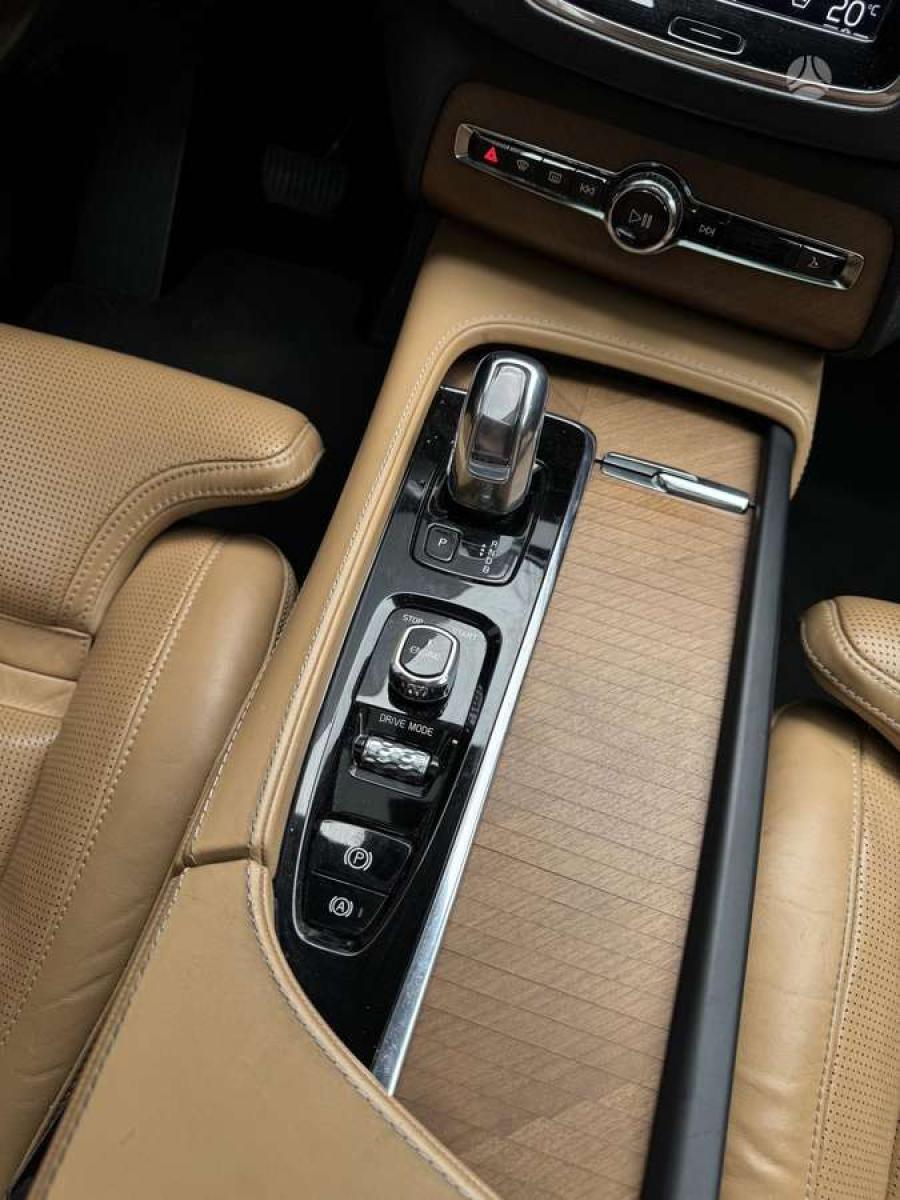 Brown Volvo XC90 2015 in Alytus, with an engine capacity of 2.00 L and mileage of 284 thousand km for 16950 €, photo 21 on AUTOMOTO.COM.LV