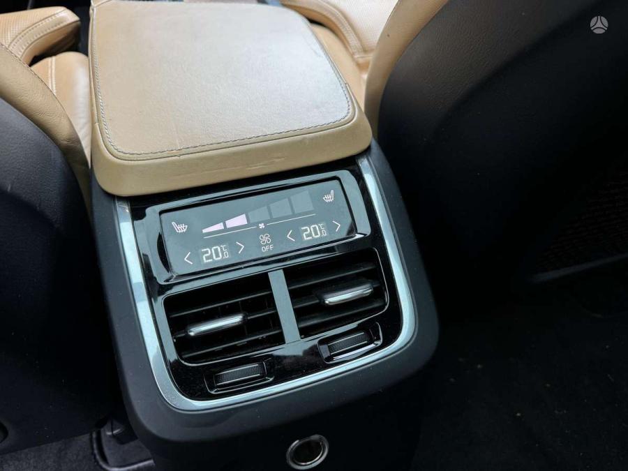 Brown Volvo XC90 2015 in Alytus, with an engine capacity of 2.00 L and mileage of 284 thousand km for 16950 €, photo 25 on AUTOMOTO.COM.LV