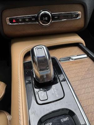 Brown Volvo XC90 2015 in Alytus, with an engine capacity of 2.00 L and mileage of 284 thousand km for 16950 €, photo 27 on AUTOMOTO.COM.LV