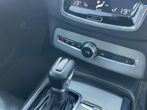 Brūns Volvo XC90 2015 Viļņa, ar dzinēja tilpumu 2.00 L un nobraukumu 300 tūkst. km par 16990 €, foto 32 vietnē AUTOMOTO.COM.LV