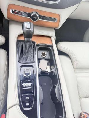 Brūns Volvo XC90 2016 Kauņa, ar dzinēja tilpumu 1.97 L un nobraukumu 327 tūkst. km par 16600 €, foto 39 vietnē AUTOMOTO.COM.LV