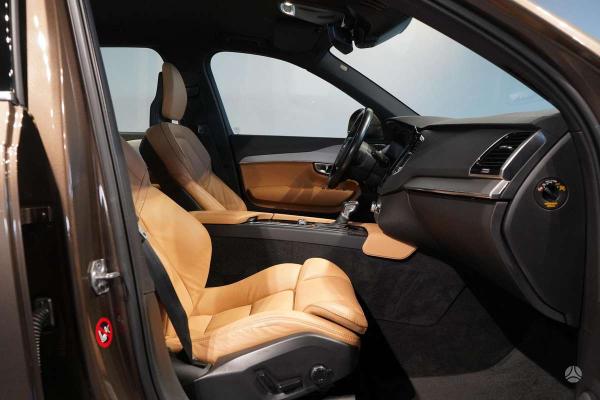 Brown Volvo XC90 2017 in Vilnius, with an engine capacity of 1.97 L and mileage of 201 thousand km for 24900 €, photo 10 on AUTOMOTO.COM.LV