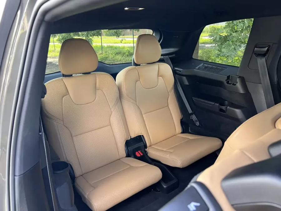 Brūns Volvo XC90 2020 Rīga, ar dzinēja tilpumu 2.00 L un nobraukumu 140 tūkst. km par 36950 €, foto 17 vietnē AUTOMOTO.COM.LV