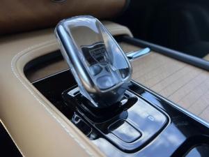Brūns Volvo XC90 2020 Rīga, ar dzinēja tilpumu 2.00 L un nobraukumu 140 tūkst. km par 36950 €, foto 28 vietnē AUTOMOTO.COM.LV