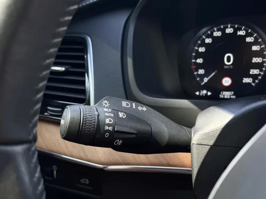 Brūns Volvo XC90 2020 Rīga, ar dzinēja tilpumu 2.00 L un nobraukumu 140 tūkst. km par 36950 €, foto 32 vietnē AUTOMOTO.COM.LV