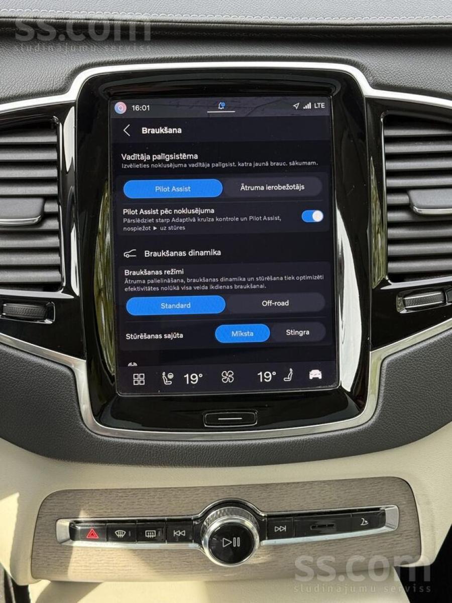 Brūns Volvo XC90 2023 Rīga, ar dzinēja tilpumu 2.00 L un nobraukumu 0 tūkst. km par 43000 €, foto 21 vietnē AUTOMOTO.COM.LV