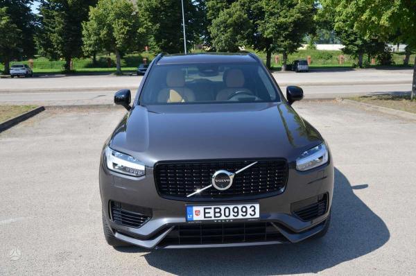 Brūns Volvo XC90 2023 Klaipėda, ar dzinēja tilpumu 1.97 L un nobraukumu 45 tūkst. km par 54500 €, foto 1 vietnē AUTOMOTO.COM.LV