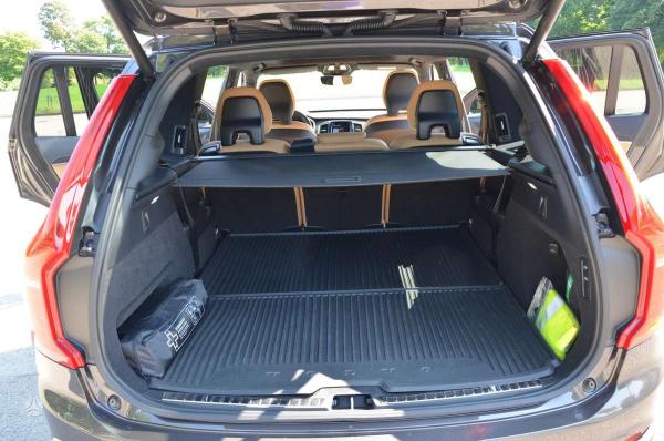 Brūns Volvo XC90 2023 Klaipėda, ar dzinēja tilpumu 1.97 L un nobraukumu 45 tūkst. km par 54500 €, foto 10 vietnē AUTOMOTO.COM.LV