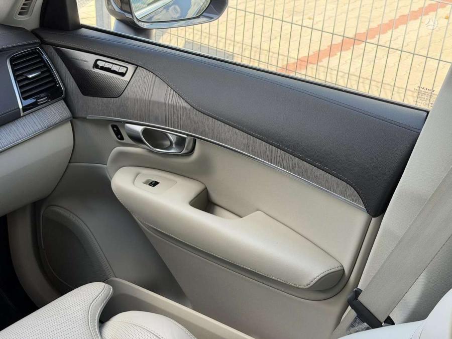 Brown Volvo XC90 2023 in Siauliai, with an engine capacity of 1.97 L and mileage of 174 thousand km for 42990 €, photo 19 on AUTOMOTO.COM.LV