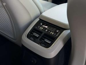 Brown Volvo XC90 2023 in Siauliai, with an engine capacity of 1.97 L and mileage of 174 thousand km for 42990 €, photo 24 on AUTOMOTO.COM.LV