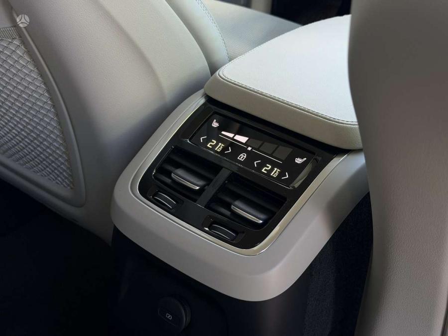 Brown Volvo XC90 2023 in Siauliai, with an engine capacity of 1.97 L and mileage of 174 thousand km for 42990 €, photo 24 on AUTOMOTO.COM.LV