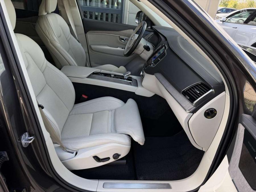 Brown Volvo XC90 2023 in Siauliai, with an engine capacity of 1.97 L and mileage of 174 thousand km for 42990 €, photo 28 on AUTOMOTO.COM.LV