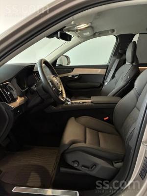 Brown Volvo XC90 2025 in Riga, with an engine capacity of 2.00 L and mileage of 28 thousand km for 59990 €, photo 7 on AUTOMOTO.COM.LV