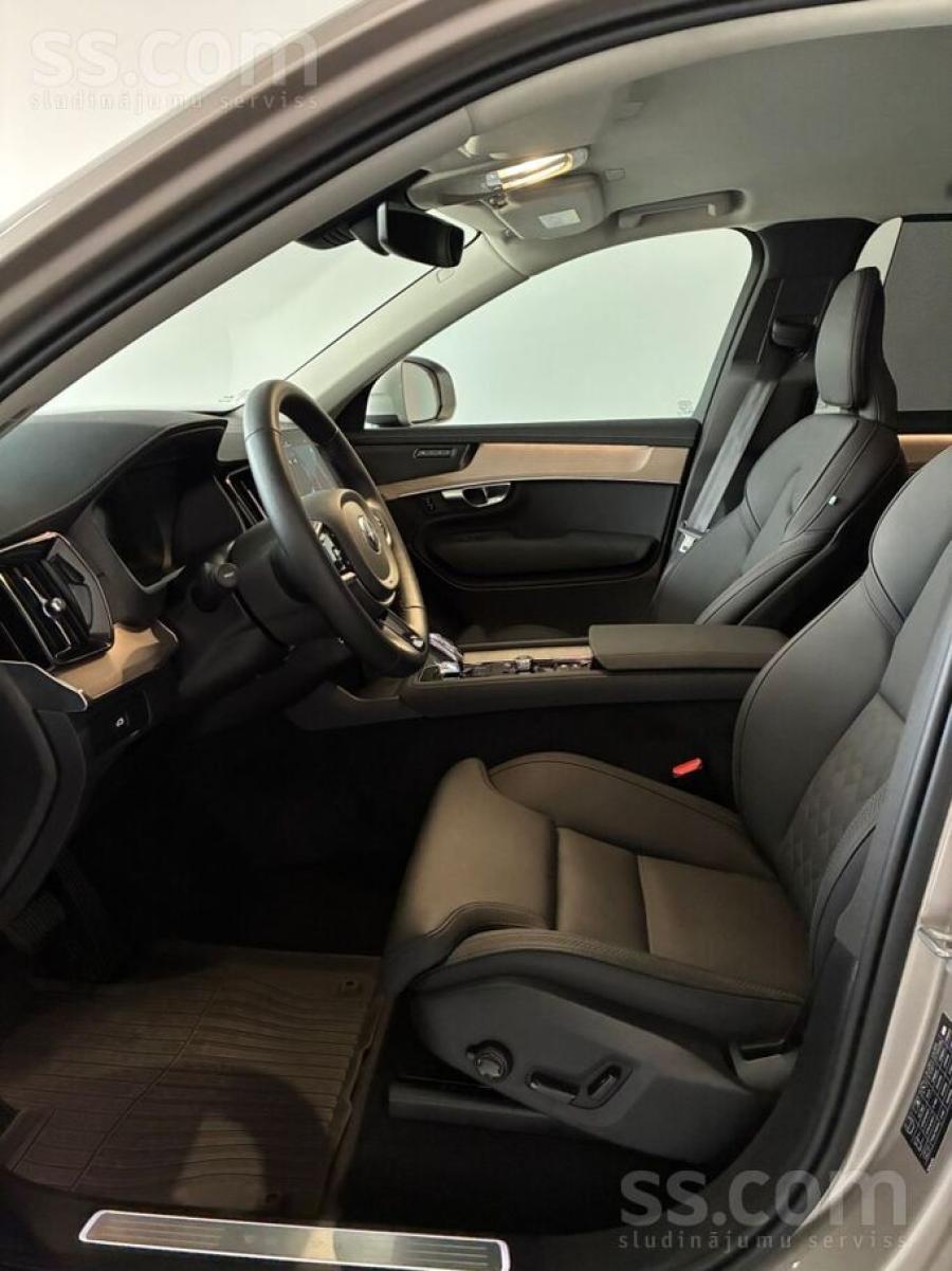 Brown Volvo XC90 2025 in Riga, with an engine capacity of 2.00 L and mileage of 28 thousand km for 59990 €, photo 7 on AUTOMOTO.COM.LV