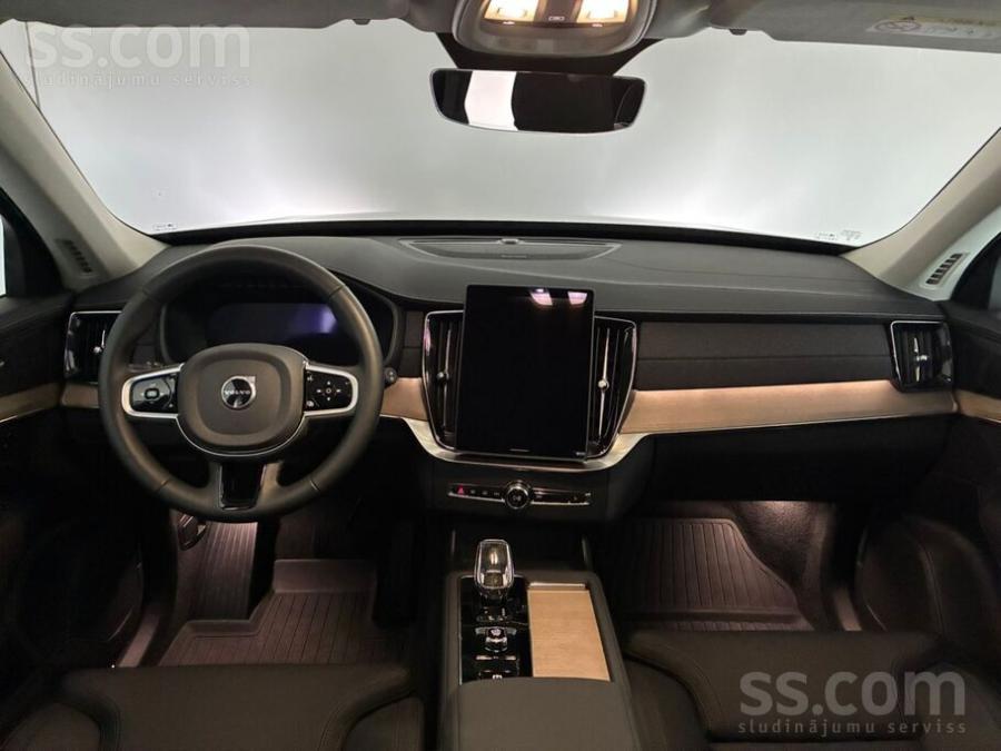 Brown Volvo XC90 2025 in Riga, with an engine capacity of 2.00 L and mileage of 28 thousand km for 59990 €, photo 8 on AUTOMOTO.COM.LV