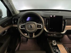 Brown Volvo XC90 2025 in Riga, with an engine capacity of 2.00 L and mileage of 28 thousand km for 59990 €, photo 9 on AUTOMOTO.COM.LV