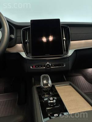 Brown Volvo XC90 2025 in Riga, with an engine capacity of 2.00 L and mileage of 28 thousand km for 59990 €, photo 11 on AUTOMOTO.COM.LV