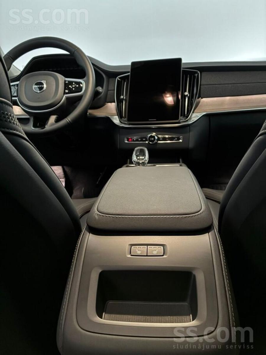 Brown Volvo XC90 2025 in Riga, with an engine capacity of 2.00 L and mileage of 28 thousand km for 59990 €, photo 19 on AUTOMOTO.COM.LV