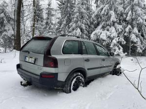 Volvo XC90 2003 in Telschi, with an engine capacity of 2.50 L and mileage of 280 thousand km for 2650 €, photo 2 on AUTOMOTO.COM.LV