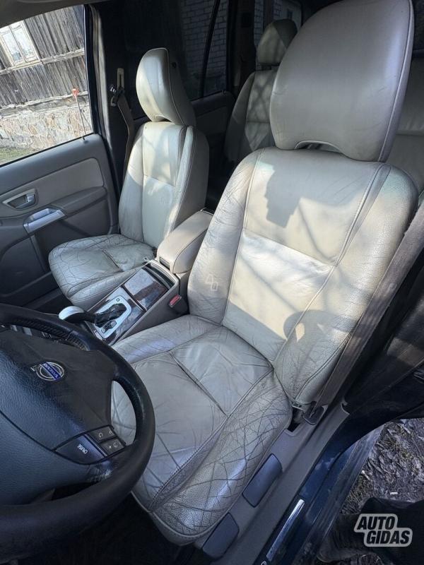 Volvo XC90 2003 Lazdijai, ar dzinēja tilpumu 2.40 L un nobraukumu 387 tūkst. km par 2400 €, foto 9 vietnē AUTOMOTO.COM.LV