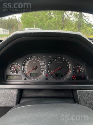 Volvo XC90 2003 Rīga, ar dzinēja tilpumu 2.40 L un nobraukumu 369 tūkst. km par 3200 €, foto 8 vietnē AUTOMOTO.COM.LV
