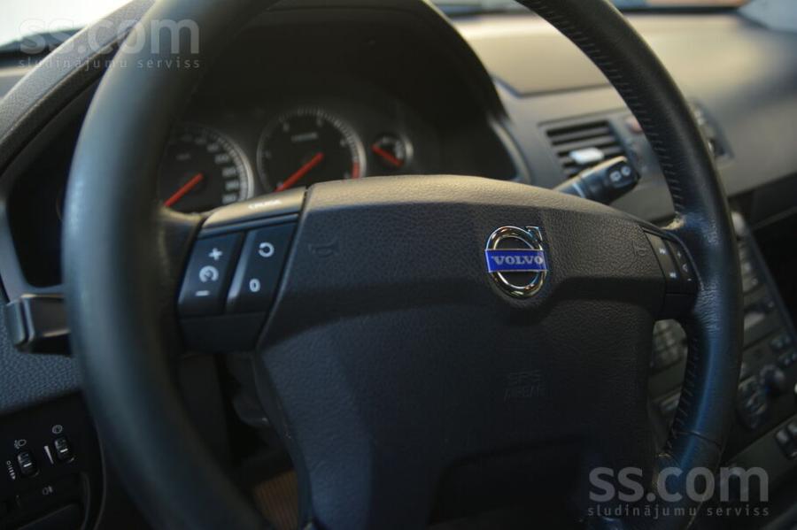 Volvo XC90 2003 in Riga, with an engine capacity of 2.40 L and mileage of 351 thousand km for 2600 €, photo 14 on AUTOMOTO.COM.LV