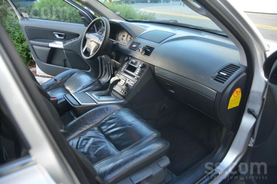 Volvo XC90 2003 in Riga, with an engine capacity of 2.40 L and mileage of 351 thousand km for 2600 €, photo 15 on AUTOMOTO.COM.LV