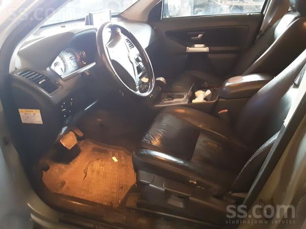 Volvo XC90 2003 in Balvi, with an engine capacity of 2.50 L and mileage of 278 thousand km for 2150 €, photo 3 on AUTOMOTO.COM.LV