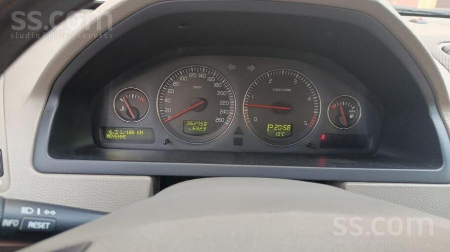 Volvo XC90 2003 Alūksne, ar dzinēja tilpumu 2.40 L un nobraukumu 363 tūkst. km par 3300 €, foto 12 vietnē AUTOMOTO.COM.LV