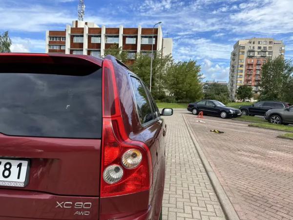 Volvo XC90 2003 in Riga, with an engine capacity of 2.40 L and mileage of 316 thousand km for 3990 €, photo 7 on AUTOMOTO.COM.LV