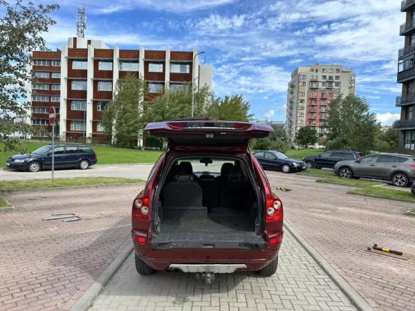 Volvo XC90 2003 in Riga, with an engine capacity of 2.40 L and mileage of 316 thousand km for 3990 €, photo 8 on AUTOMOTO.COM.LV