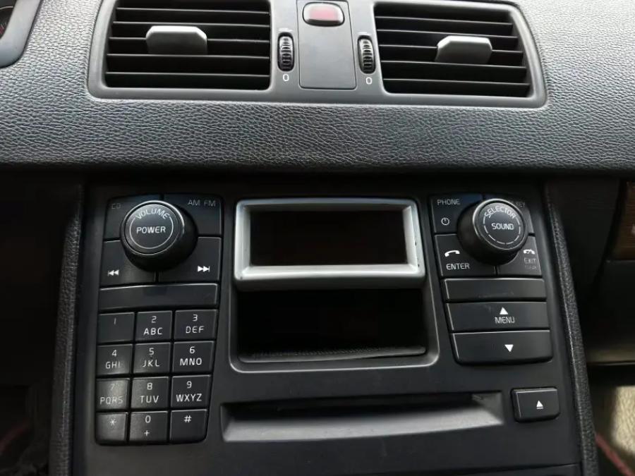 Volvo XC90 2003 in Riga, with an engine capacity of 2.40 L and mileage of 316 thousand km for 3990 €, photo 27 on AUTOMOTO.COM.LV