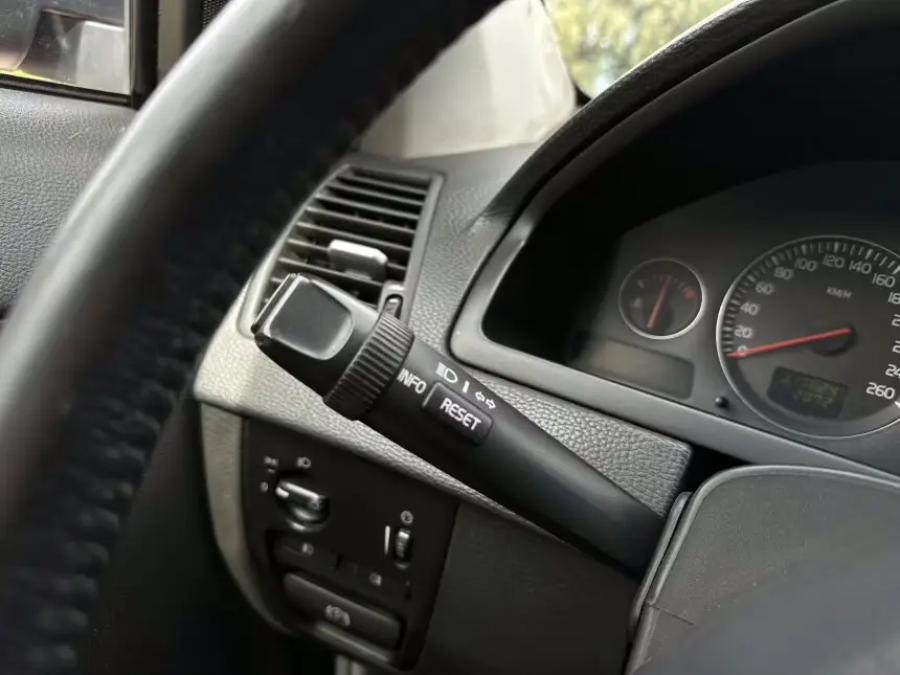 Volvo XC90 2003 in Riga, with an engine capacity of 2.40 L and mileage of 316 thousand km for 3990 €, photo 32 on AUTOMOTO.COM.LV