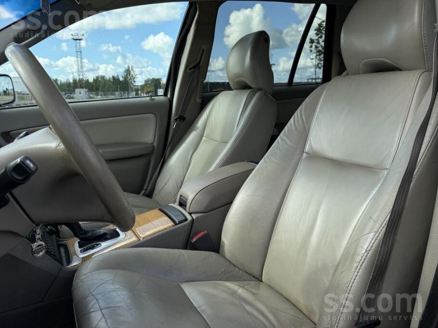 Volvo XC90 2003 Liepāja, ar dzinēja tilpumu 2.40 L un nobraukumu 300 tūkst. km par 3650 €, foto 16 vietnē AUTOMOTO.COM.LV