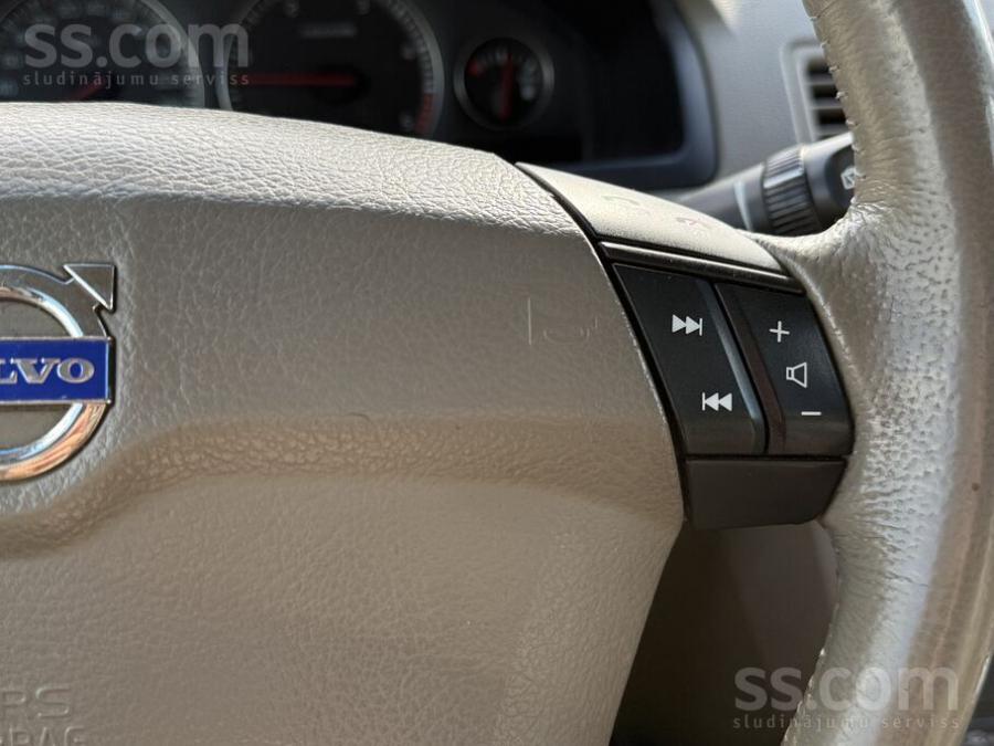 Volvo XC90 2003 Liepāja, ar dzinēja tilpumu 2.40 L un nobraukumu 300 tūkst. km par 3650 €, foto 20 vietnē AUTOMOTO.COM.LV