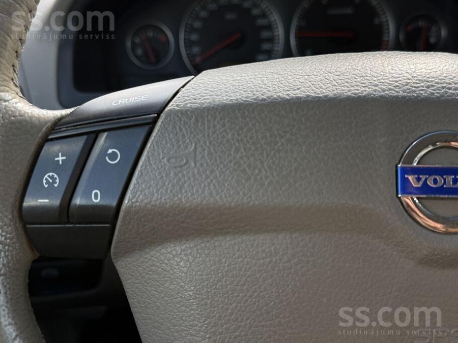 Volvo XC90 2003 Liepāja, ar dzinēja tilpumu 2.40 L un nobraukumu 300 tūkst. km par 3650 €, foto 21 vietnē AUTOMOTO.COM.LV