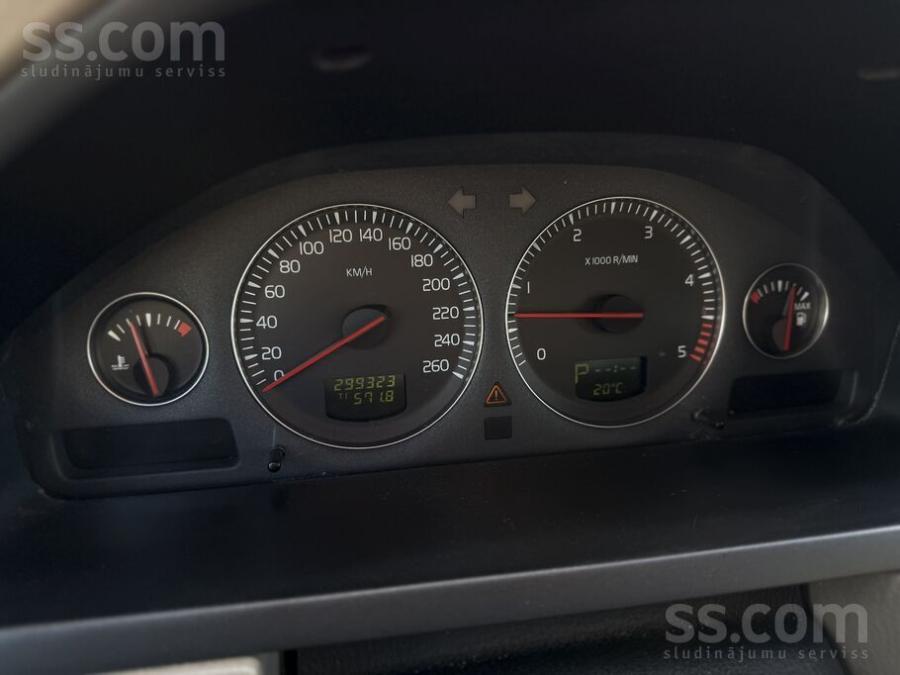 Volvo XC90 2003 Liepāja, ar dzinēja tilpumu 2.40 L un nobraukumu 300 tūkst. km par 3650 €, foto 22 vietnē AUTOMOTO.COM.LV