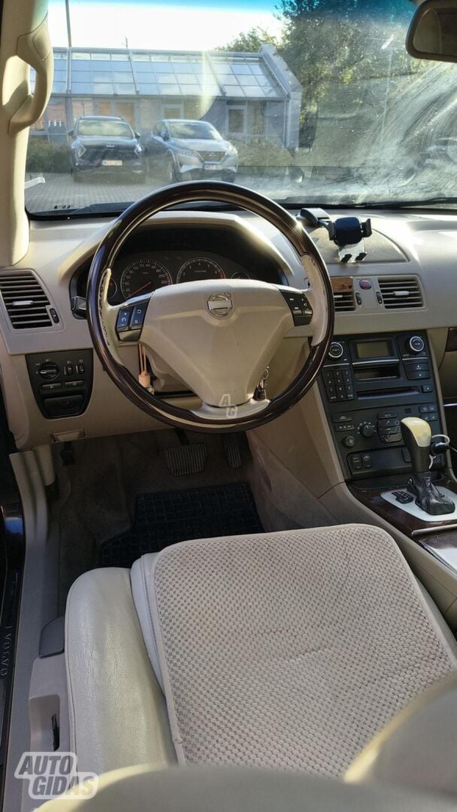 Volvo XC90 2003 in Kretinga, with an engine capacity of 2.50 L and mileage of 305 thousand km for 3300 €, photo 16 on AUTOMOTO.COM.LV