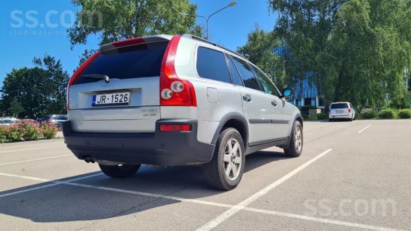 Volvo XC90 2004 in Riga, with an engine capacity of 2.40 L and mileage of 364 thousand km for 3950 €, photo 5 on AUTOMOTO.COM.LV