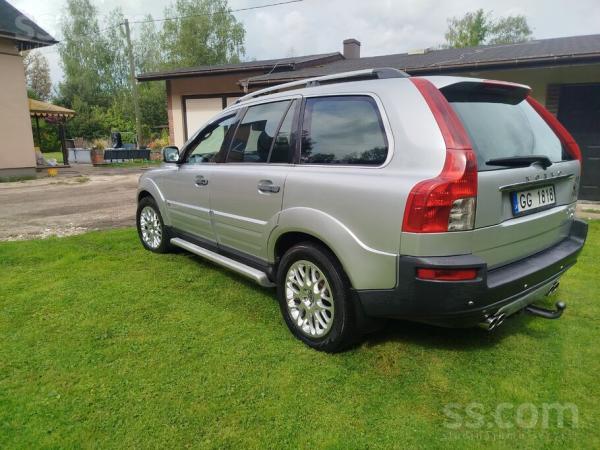 Volvo XC90 2004 in Riga, with an engine capacity of 2.40 L and mileage of 340 thousand km for 4200 €, photo 4 on AUTOMOTO.COM.LV