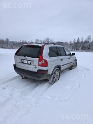 Volvo XC90 2004 in Aizkraukle, with an engine capacity of 2.40 L and mileage of 360 thousand km for 4600 €, photo 2 on AUTOMOTO.COM.LV