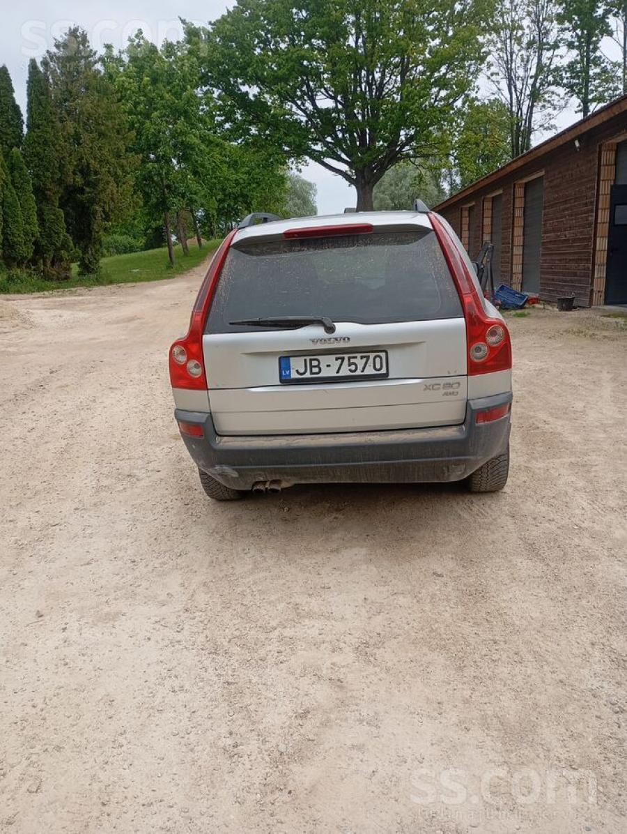 Volvo XC90 2004 in Madona, with an engine capacity of 2.40 L and mileage of 479 thousand km for 1600 €, photo 9 on AUTOMOTO.COM.LV