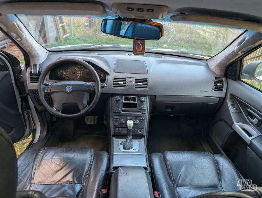 Volvo XC90 2004 in Kaunas, with an engine capacity of 2.40 L and mileage of 346 thousand km for 3300 €, photo 7 on AUTOMOTO.COM.LV