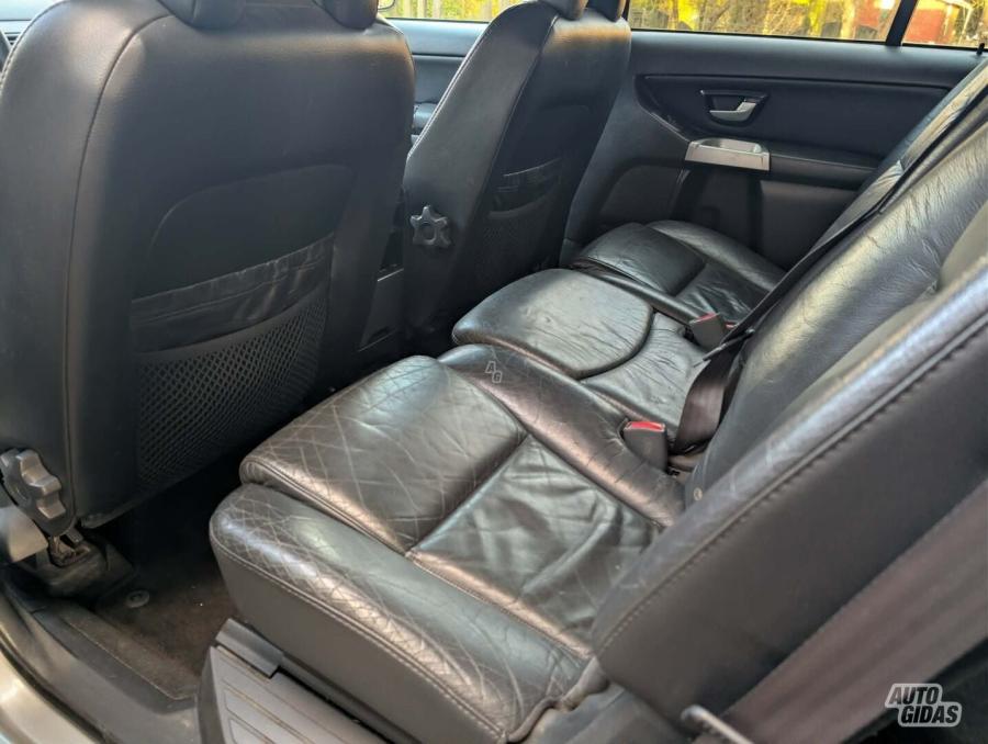 Volvo XC90 2004 in Kaunas, with an engine capacity of 2.40 L and mileage of 346 thousand km for 3300 €, photo 8 on AUTOMOTO.COM.LV
