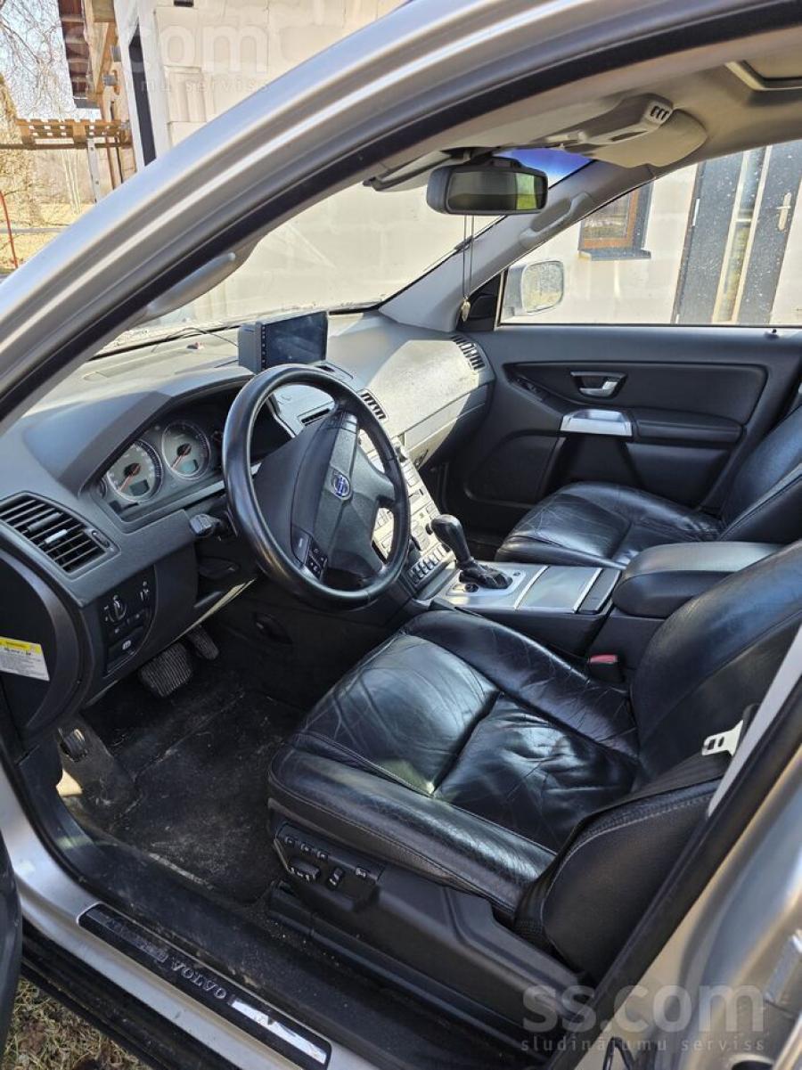 Volvo XC90 2004 Aizkraukle, ar dzinēja tilpumu 2.40 L un nobraukumu 362 tūkst. km par 6000 €, foto 8 vietnē AUTOMOTO.COM.LV
