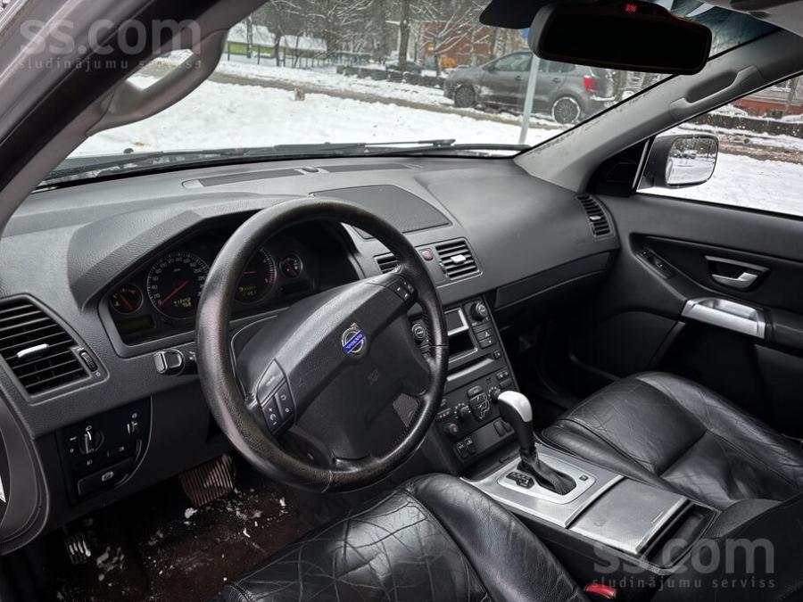 Volvo XC90 2004 Rīga, ar dzinēja tilpumu 2.40 L un nobraukumu 413 tūkst. km par 2500 €, foto 9 vietnē AUTOMOTO.COM.LV